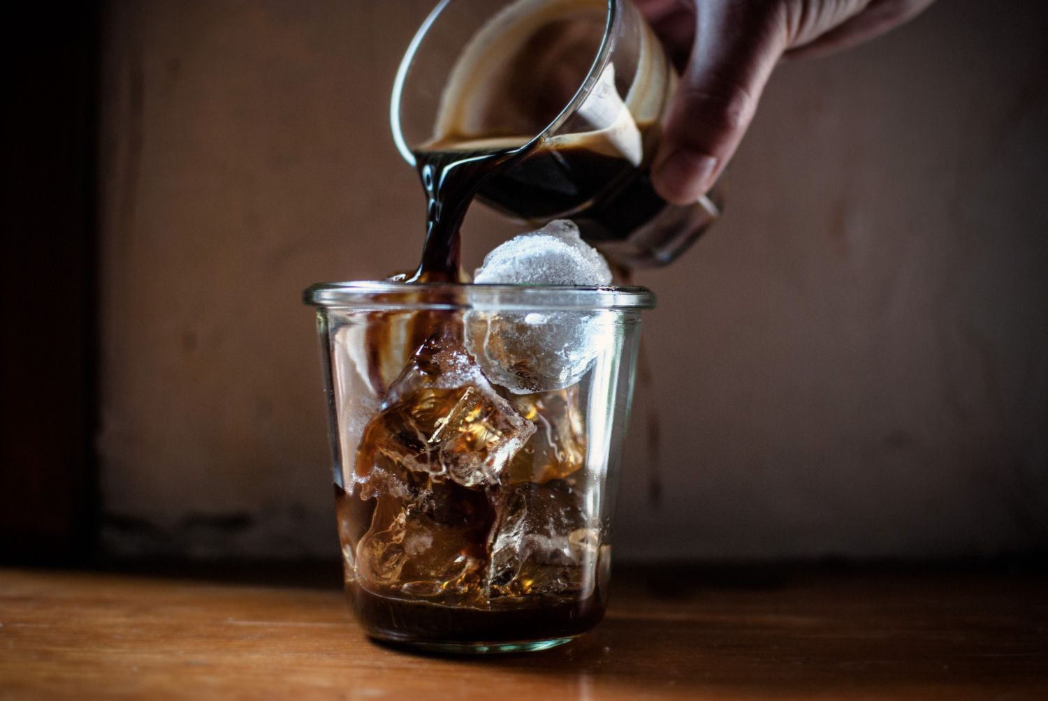Cold Brewed vs Hot Brewed Coffee (7+ Major Differences)